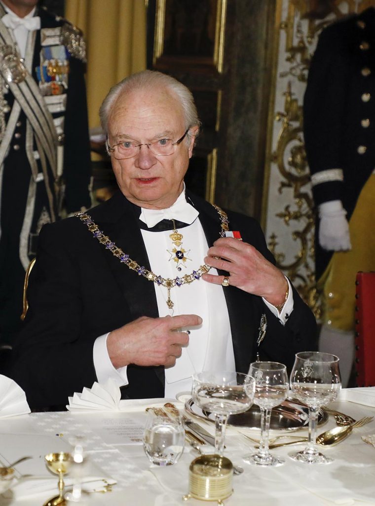 Kungens nya utseende efter hemliga resan utomlands