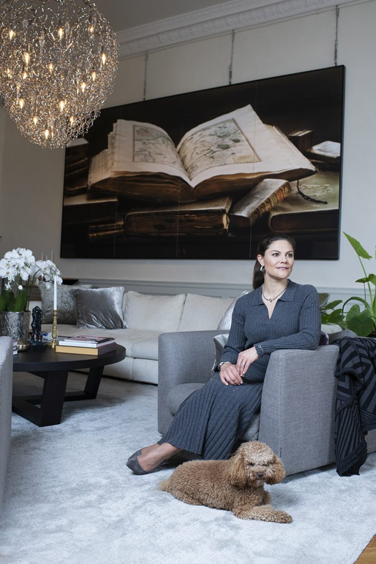 Miljonregnet över Victoria – så mycket tjänar hon och Daniel