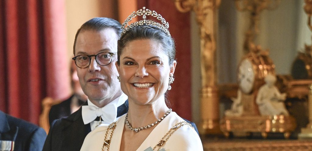 Victorias oväntade babylycka får societeten att jubla ordentligt