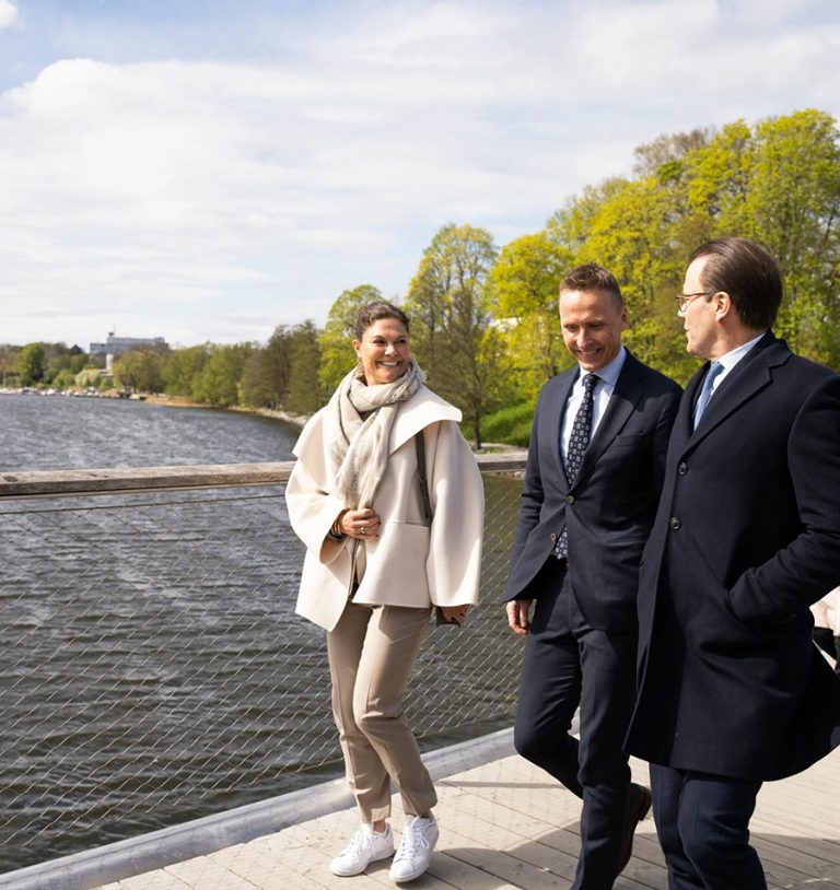 Victoria och Daniels soliga promenad på gröna Djurgården