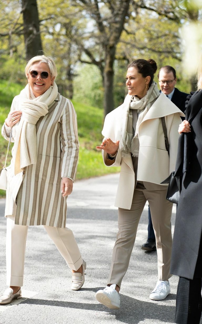 Victoria och Daniels soliga promenad på gröna Djurgården