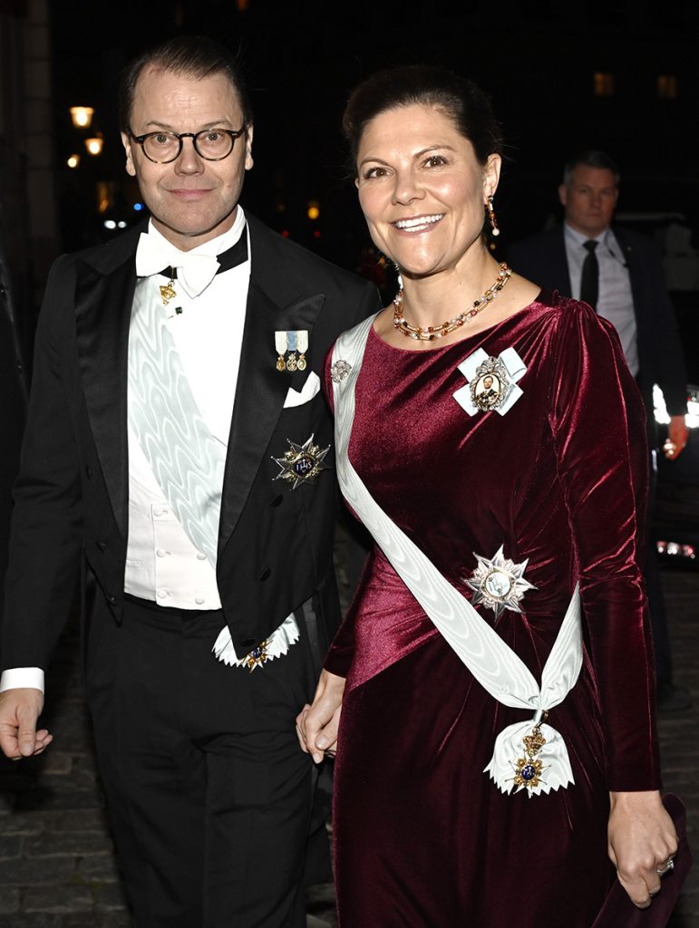 Prins Daniel ensam utan Victoria – går sin egen väg