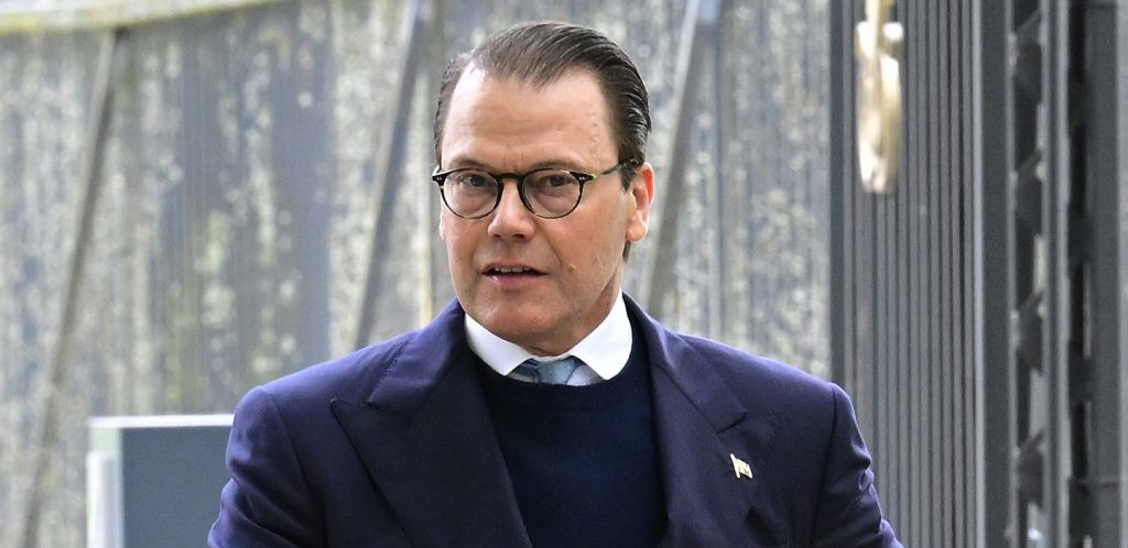 Kungens kyliga relation till prins Daniel: "Som luft!"