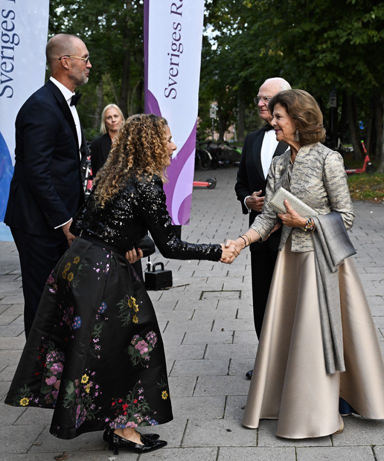 Kungaparets fredagsmys – med hårt kritiserade mediechefen